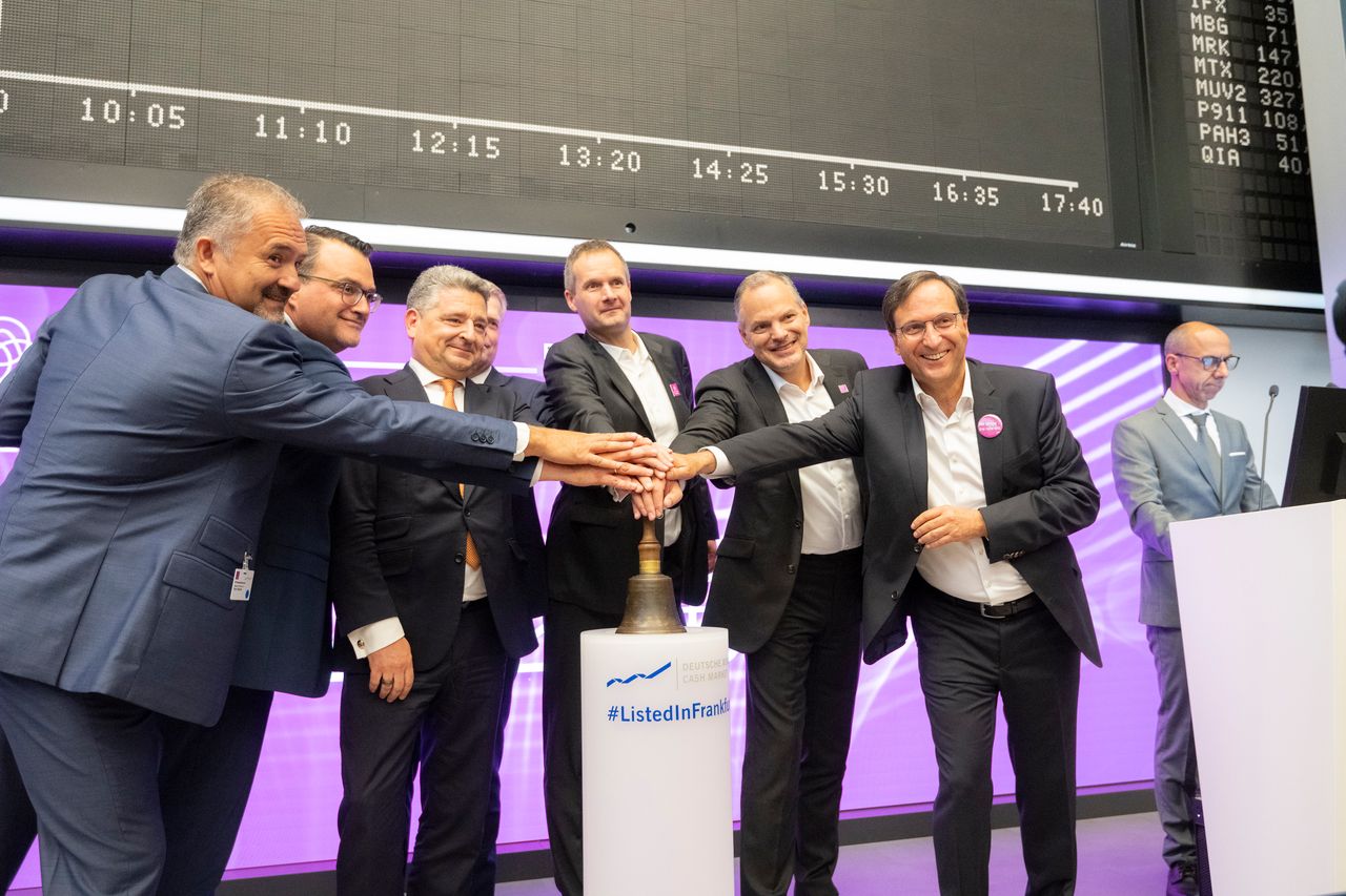 thyssenkrupp successfully floats hydrogen business on stock exchange