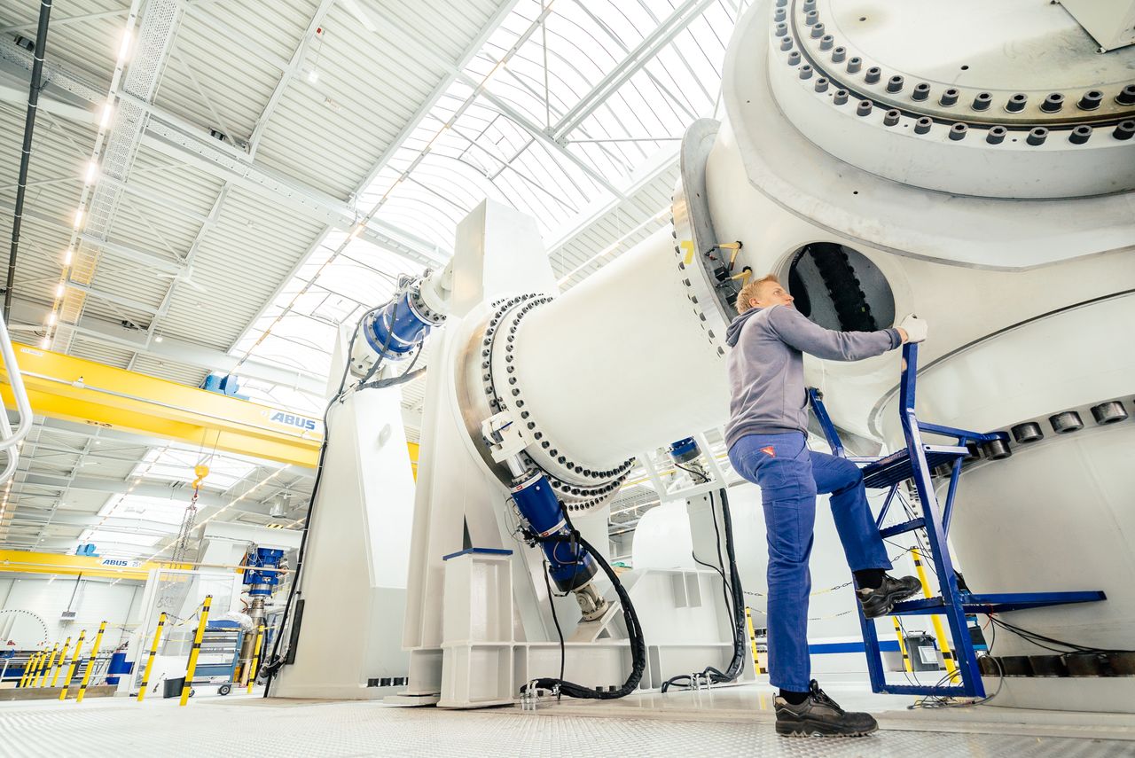 The 1,000th main bearing | thyssenkrupp rothe erde